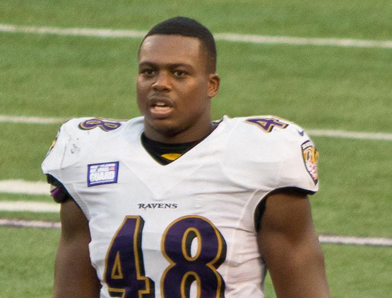 NFL player who saves nearly 90% of his income teaches a money class at ...